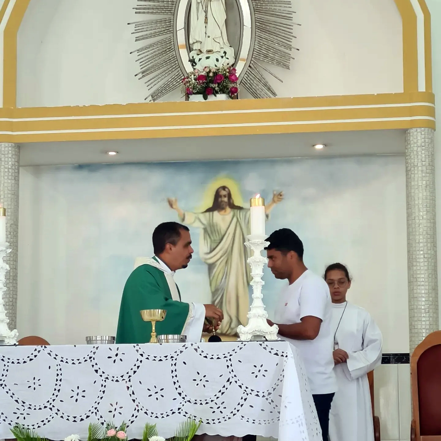 Primeira Eucaristia de Adultos em Resplendor | Diocese de Valadares