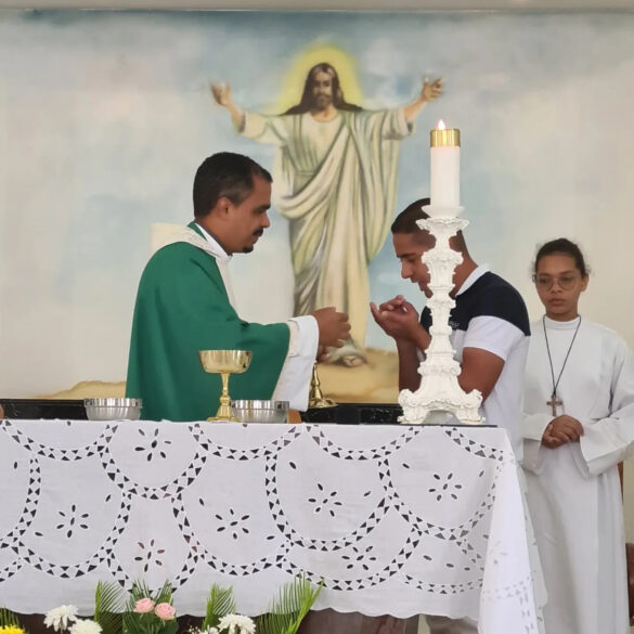 Primeira Eucaristia de Adultos em Resplendor | Diocese de Valadares